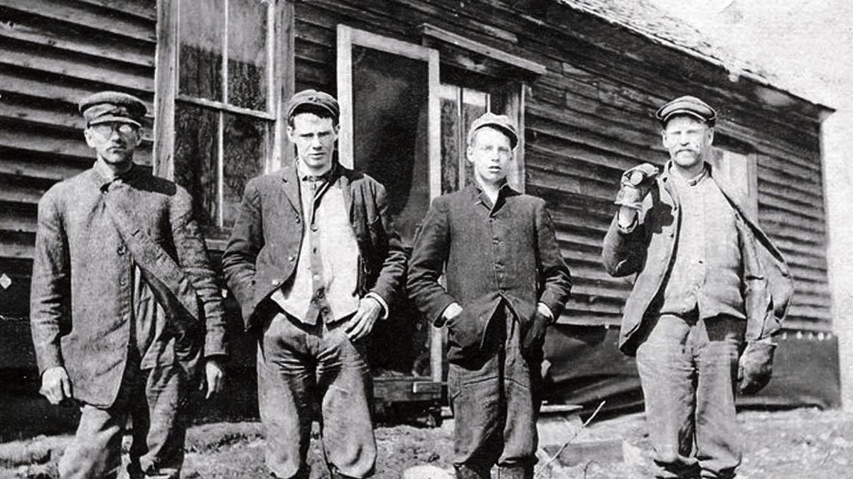 The Newton Boys Were the Baddest Bank Robbers You've Never Heard Of ...