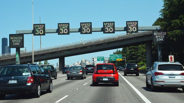 When Is It OK to Drive in the Emergency Lane? | HowStuffWorks