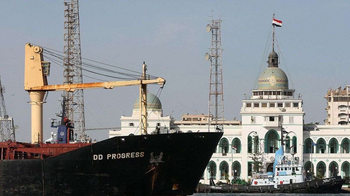 Shunning the Suez: Tankers Take the Long Route to Save Cash | HowStuffWorks