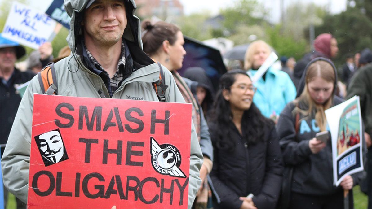 What Is an Oligarchy and Has the U.S. Become One? | HowStuffWorks