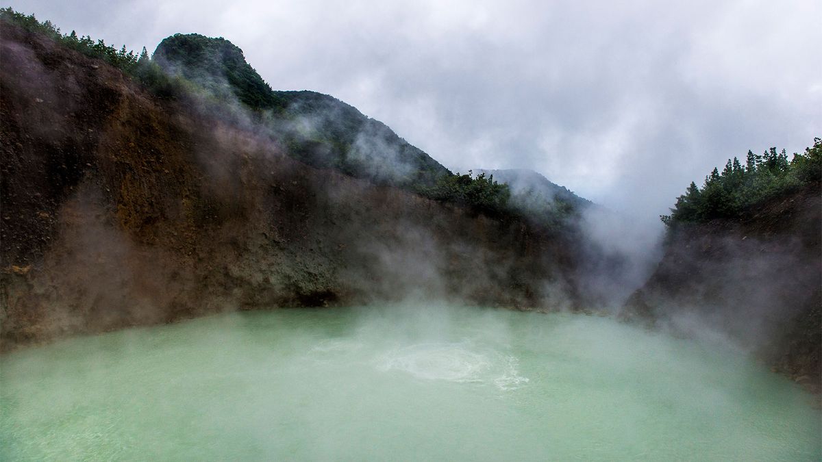 Dominica's Boiling Lake: Not Easy to Access, But Worth the Hike ...