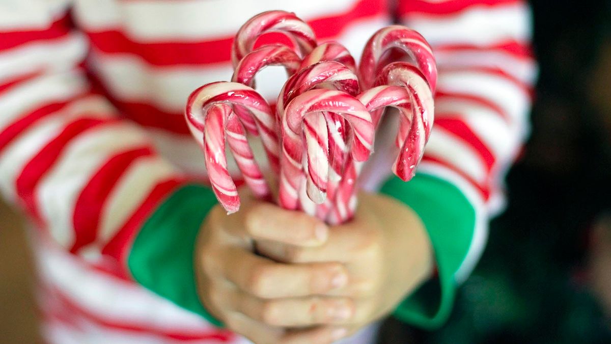 How Candy Canes Became the Sweet Treat of Christmas | HowStuffWorks