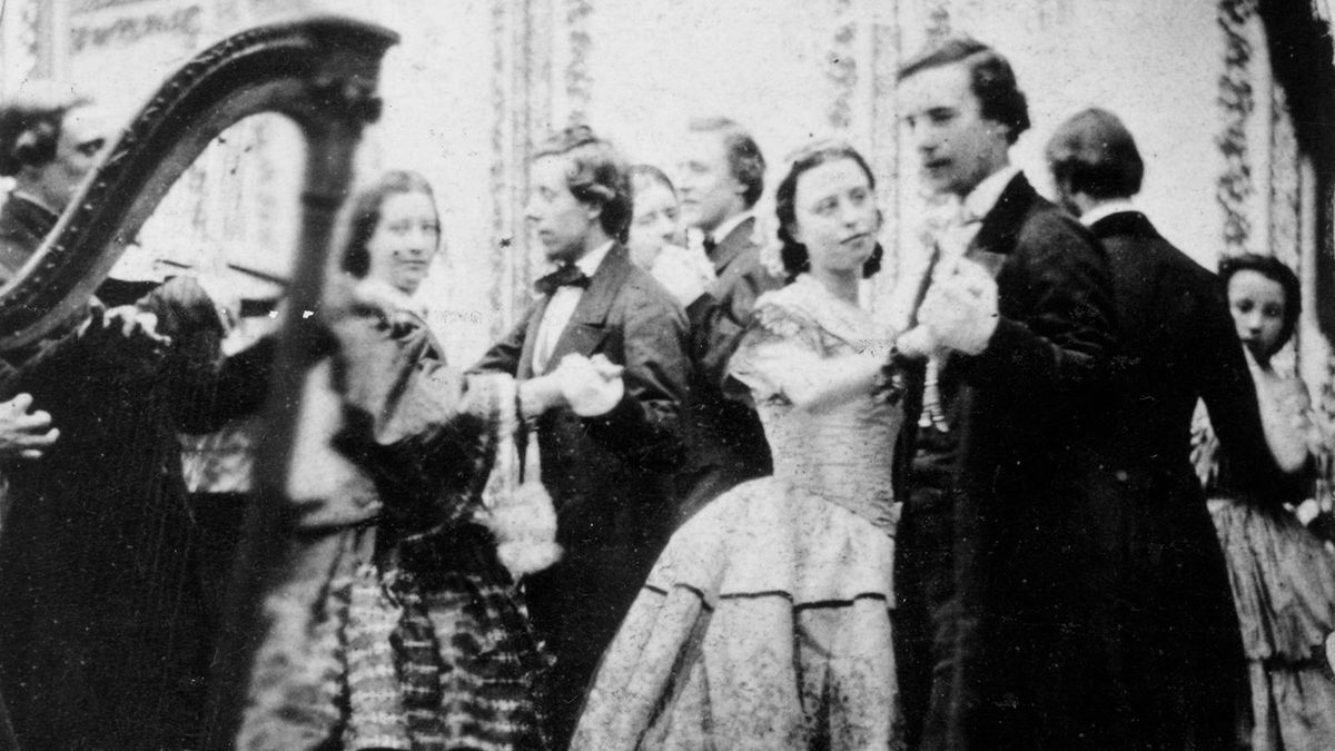 What Does It Mean When a Dance Card Is Full? | HowStuffWorks