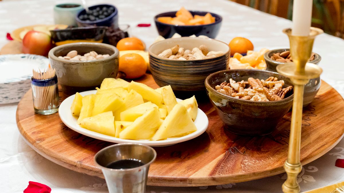 What is a Lazy Susan? The History Behind the Tray, and its Name ...