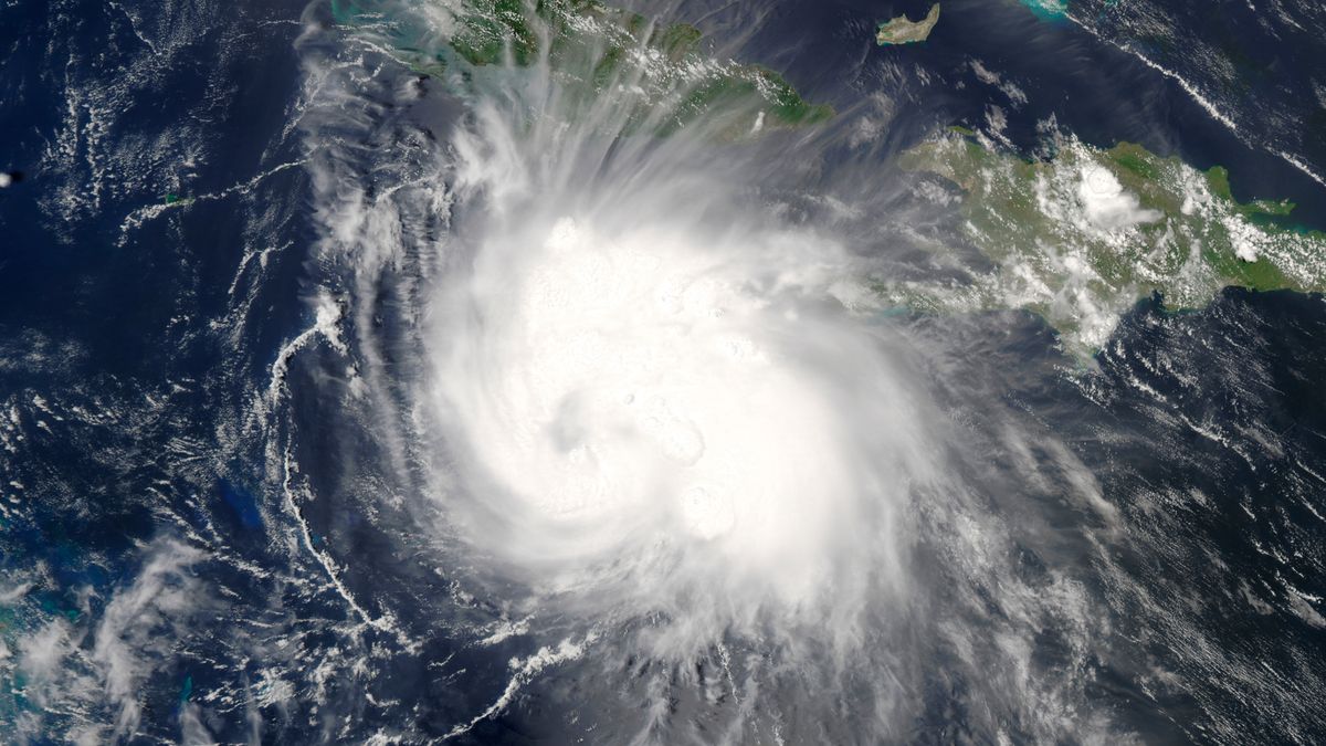 Remembering Hurricane Charley - A Look Back at the Devastating Storm 18 ...