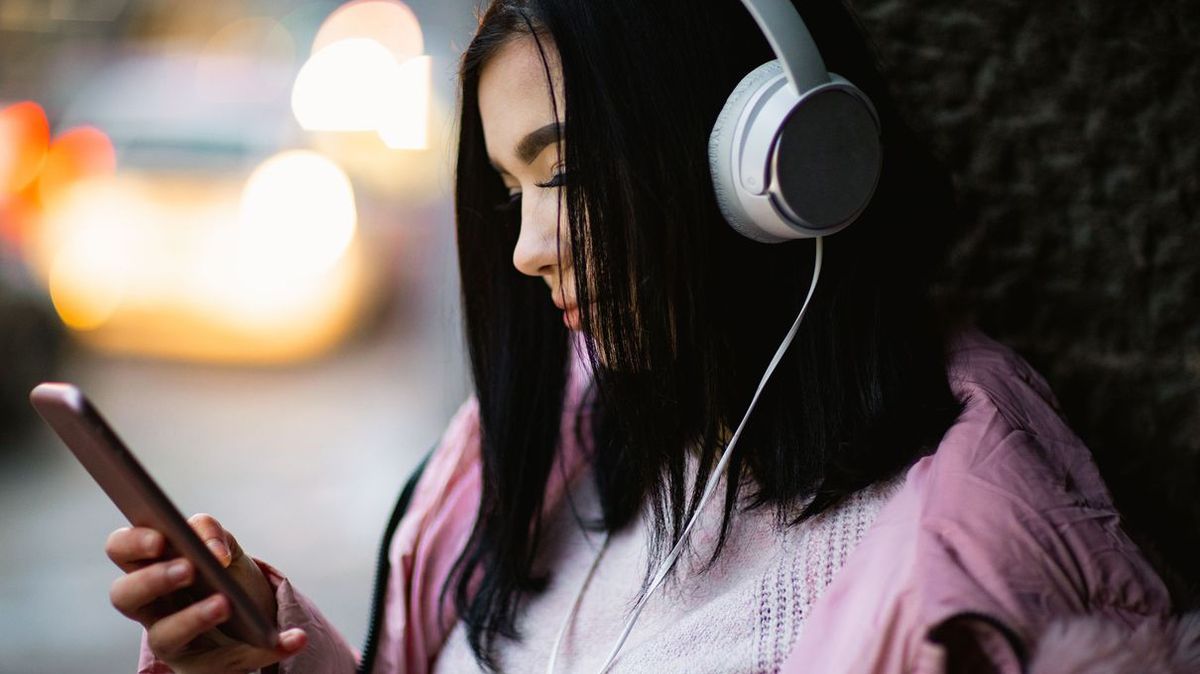 Create an Emo Playlist and We'll Guess Your Age | HowStuffWorks
