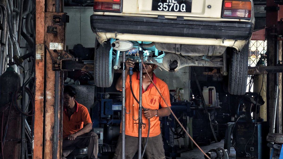 The Auto Shop Safety Quiz | HowStuffWorks