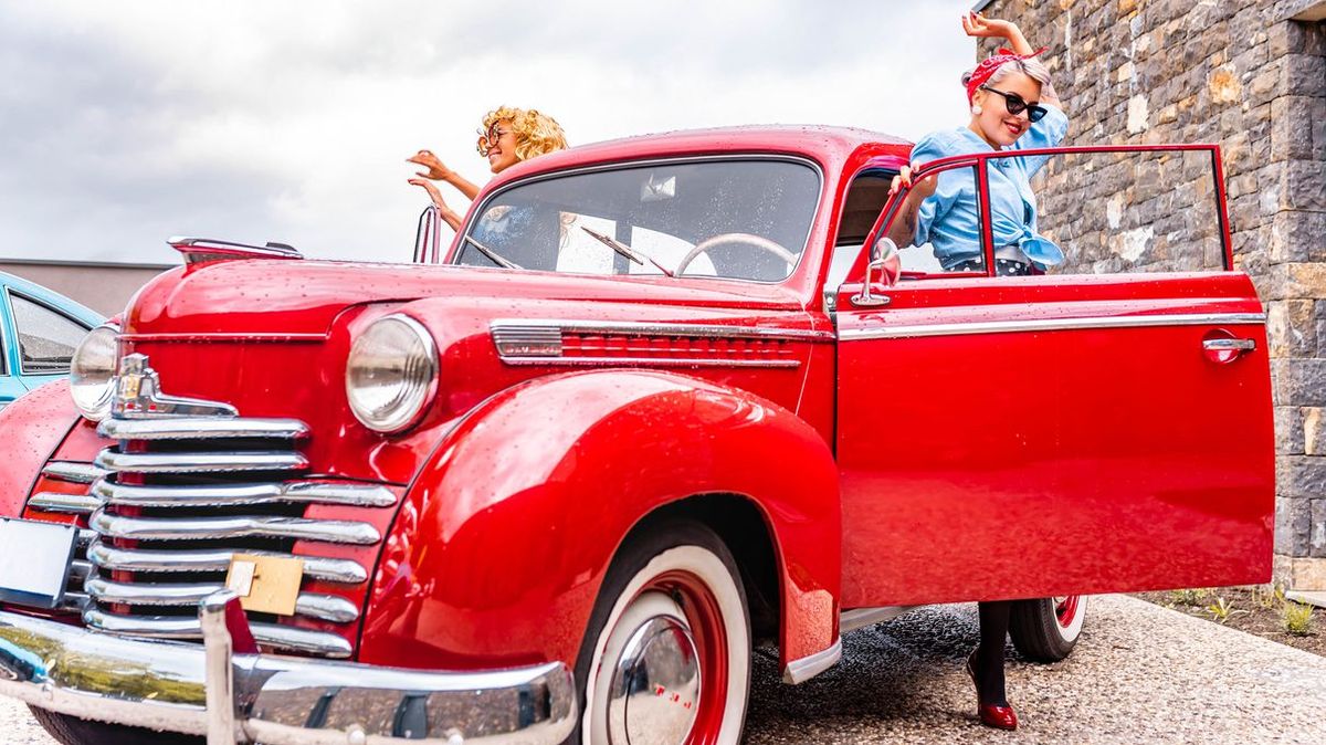Can You Guess the No. 1 Song the Year This Classic Car Was Made? | Zoo