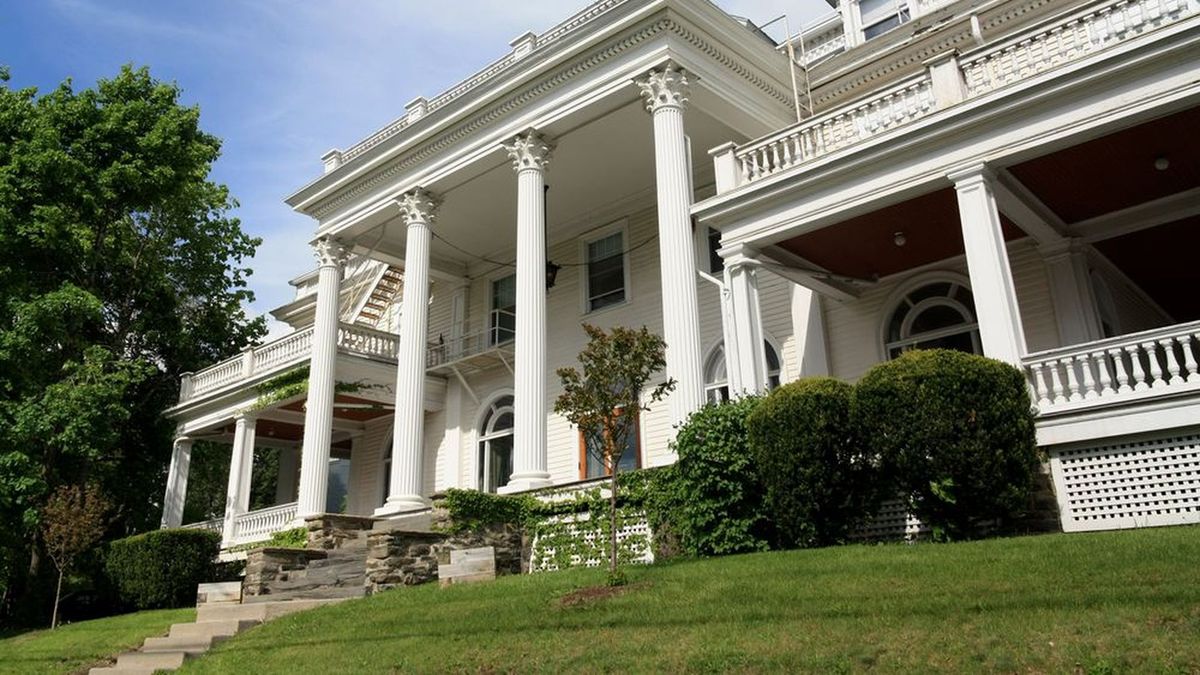 Can We Guess Your College Fraternity? | HowStuffWorks