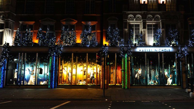 The 8 Best Holiday Window Displays in the World | MapQuest Travel