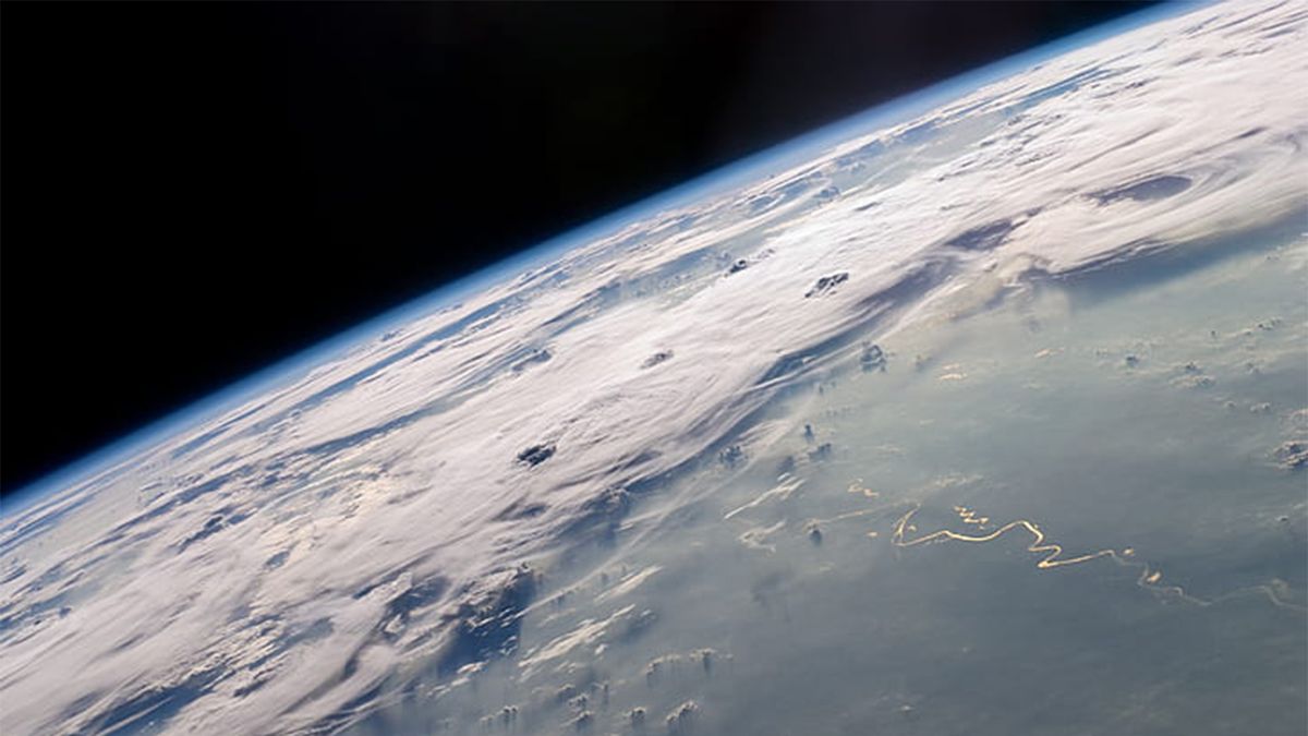 The Stratosphere: Where Birds and Planes Fly and Bacteria Thrives ...