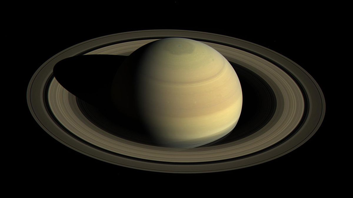 Saturn Has Giant Rings and a Moon Full of Space Lakes | HowStuffWorks
