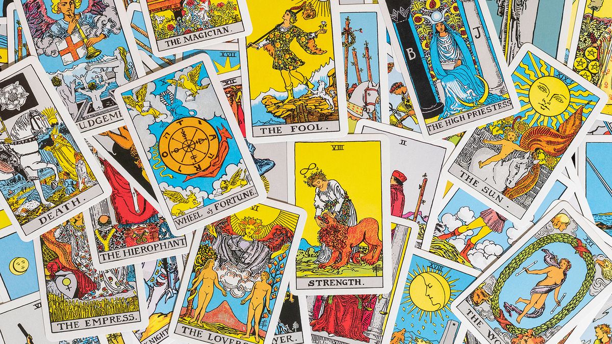 Oracle Cards vs. Tarot Cards: What's the Difference? | HowStuffWorks