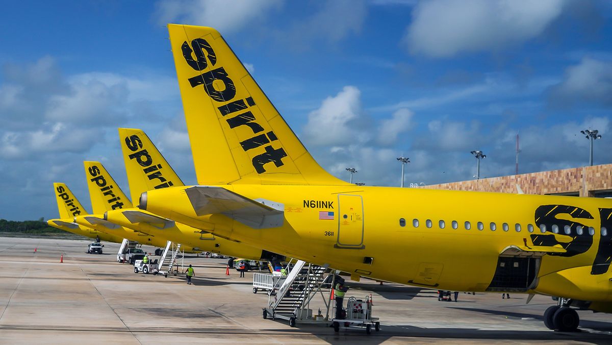 9 Worst Airlines: Domestic, International, and Budget Airlines to Avoid ...
