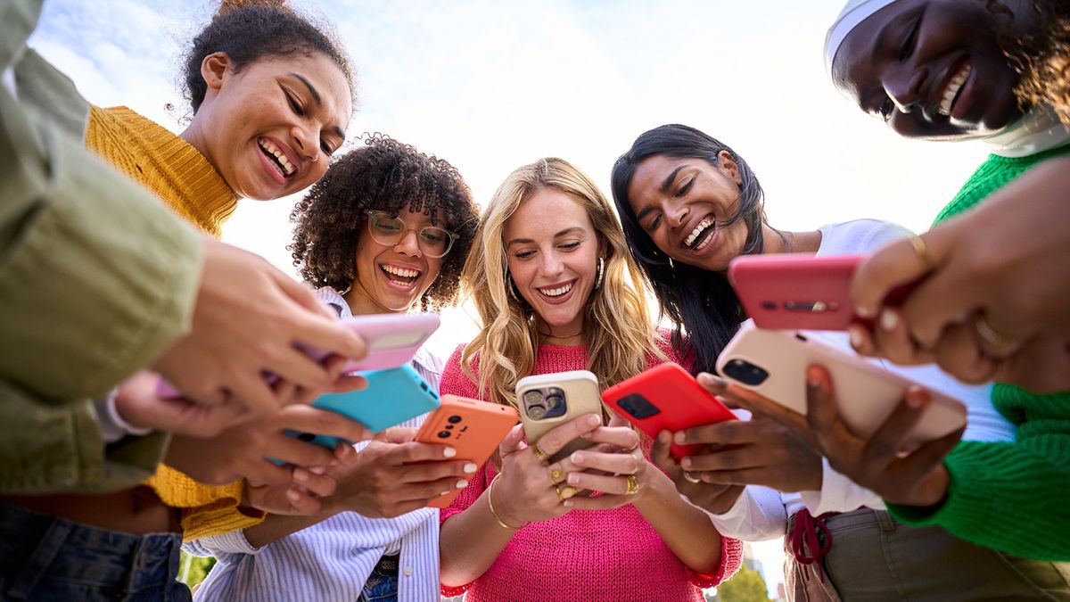 Gen Z vs. Gen Alpha: Digital Natives With Key Differences | HowStuffWorks