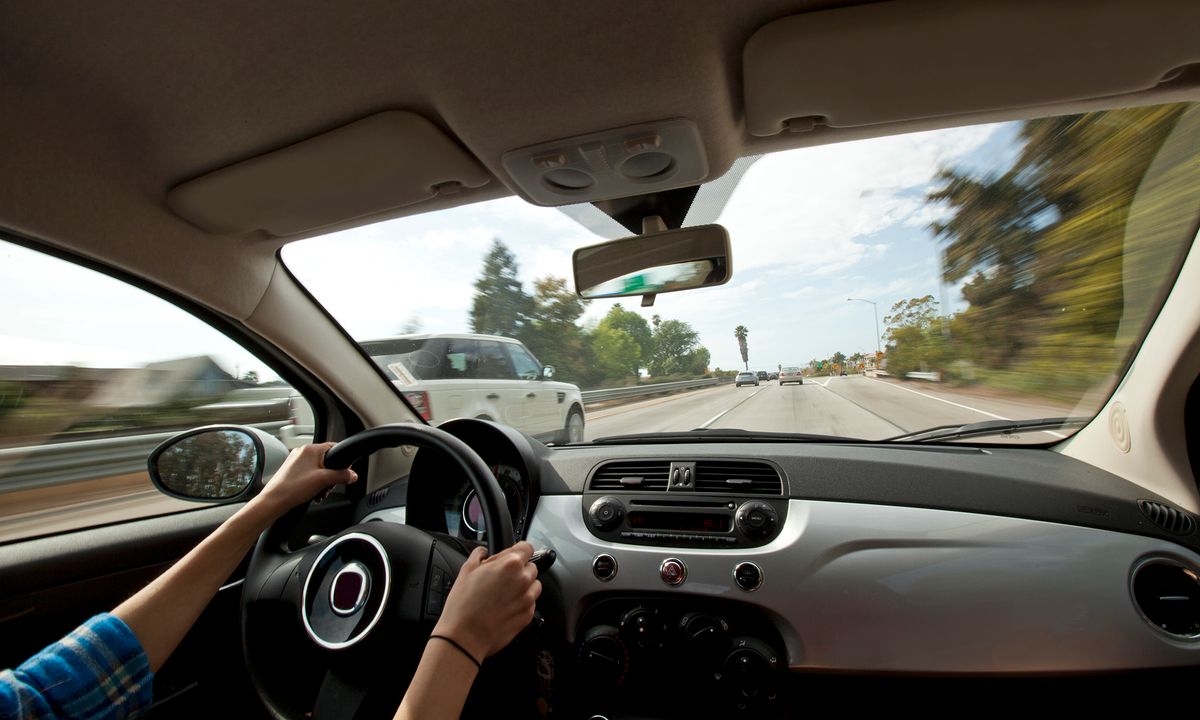 5 Completely Wrong Ways to Drive in High Winds | HowStuffWorks